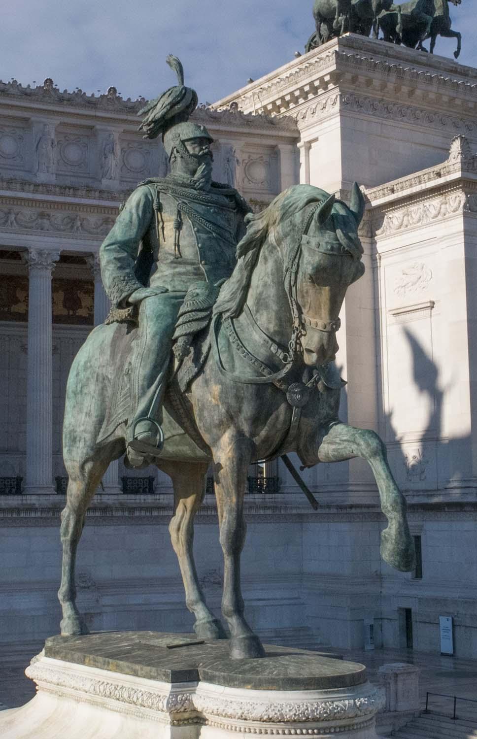 Statua di Vittorio Emanuele II a cavallo e il suo basamento | Vittoriano
